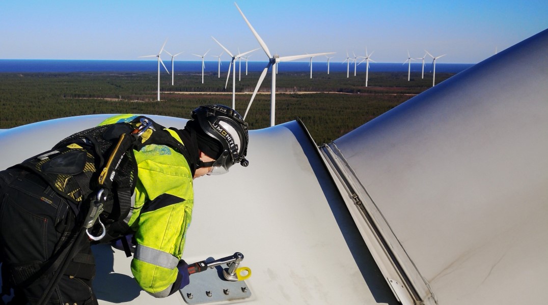 Caverion wind turbine inspections - Caverion